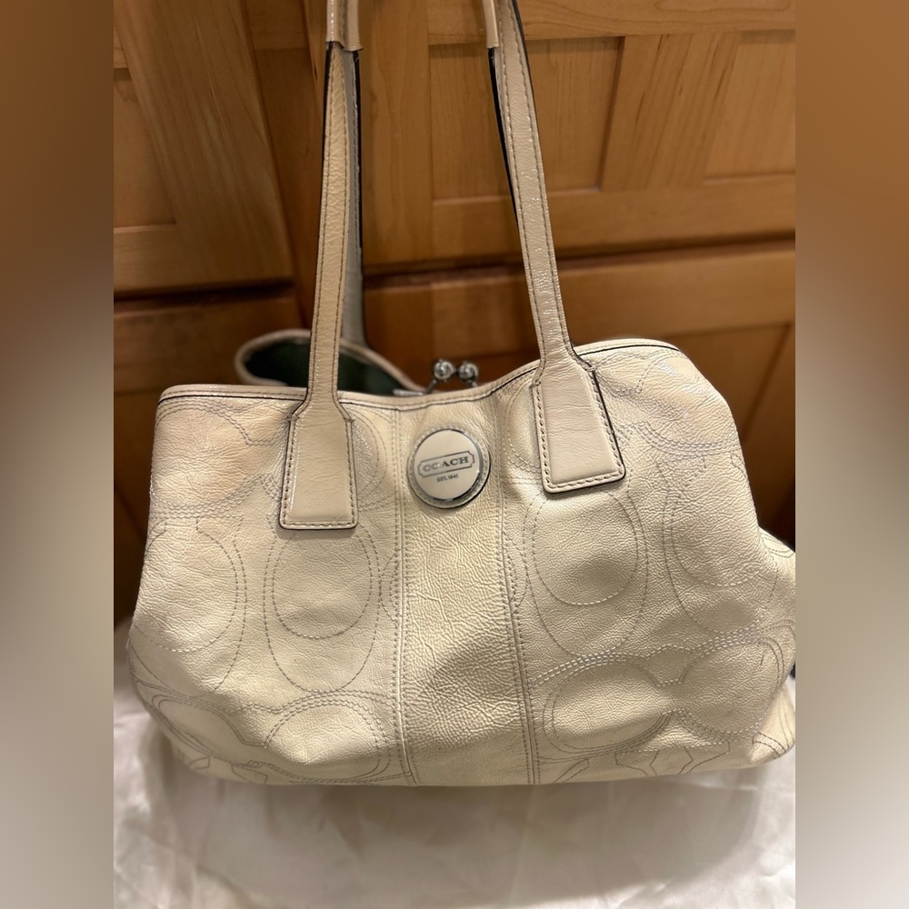 Coach Signature Stitch Patent Leather Cream Kisslock … - Gem